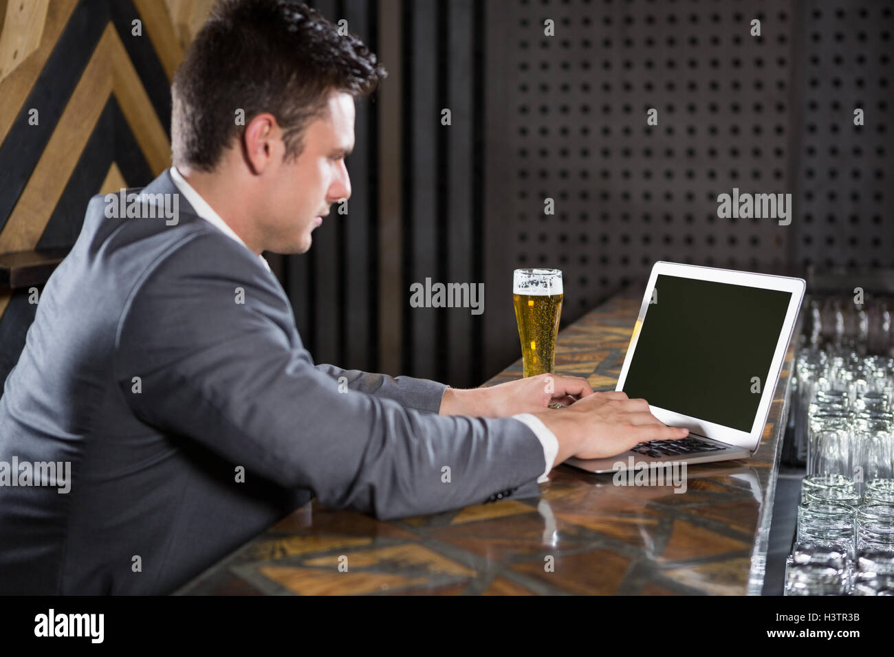 Laptop in bar hi-res stock photography and images - Alamy