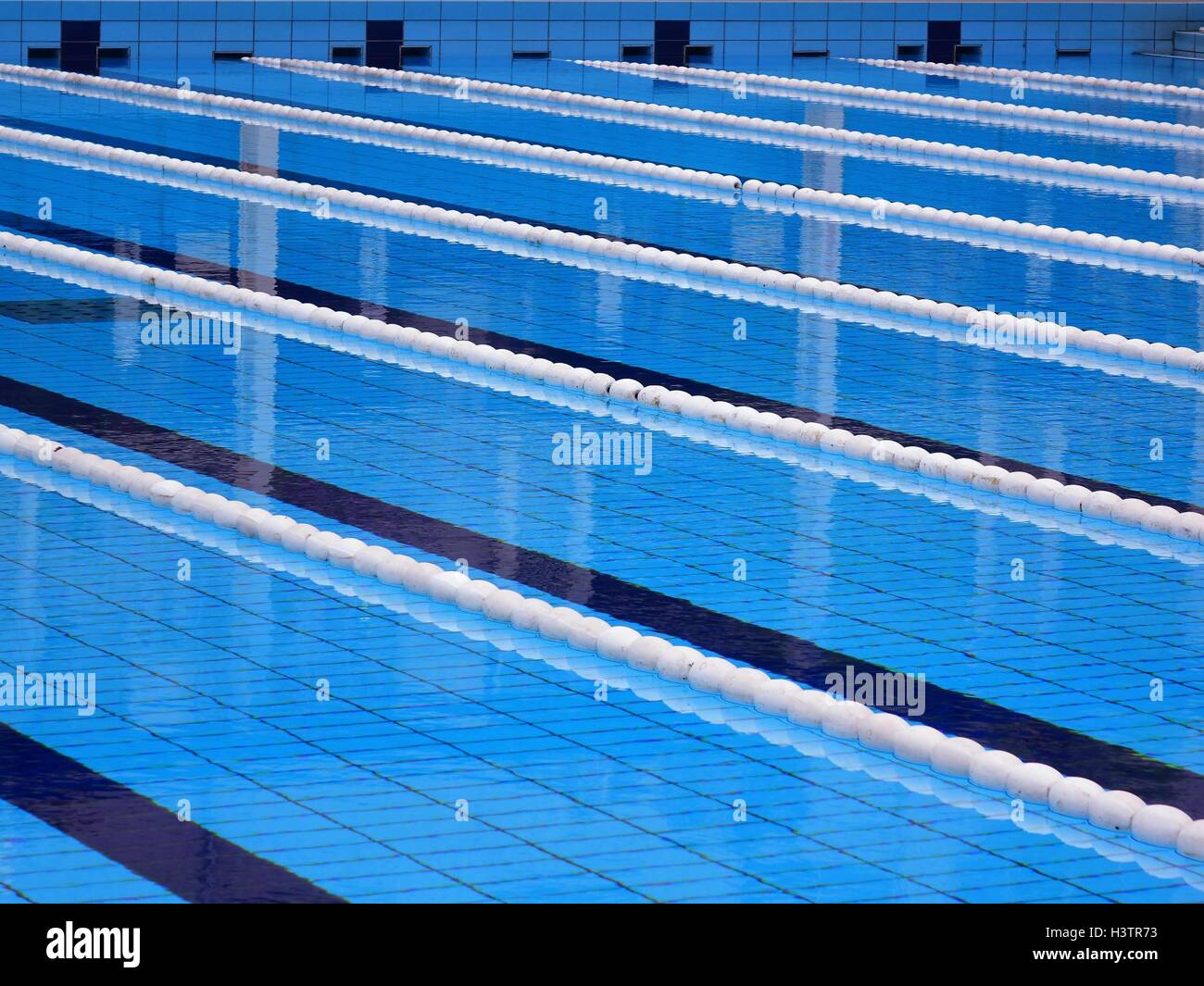 Swimming pool with lanes marked by ropes and floats Stock Photo - Alamy