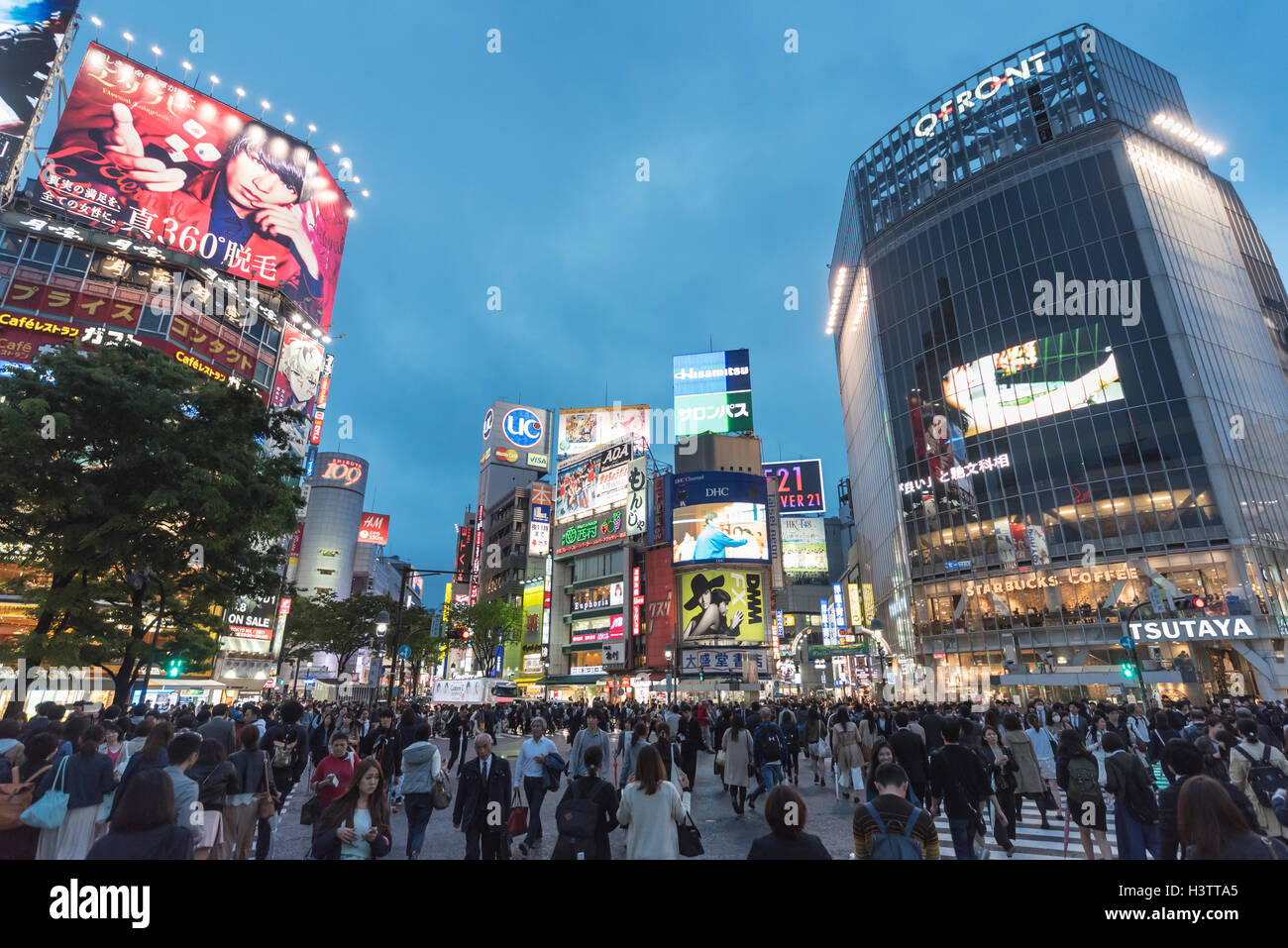 Crowd of people, Shibuya Crossing, Tokyo, Japan Stock Photo - Alamy