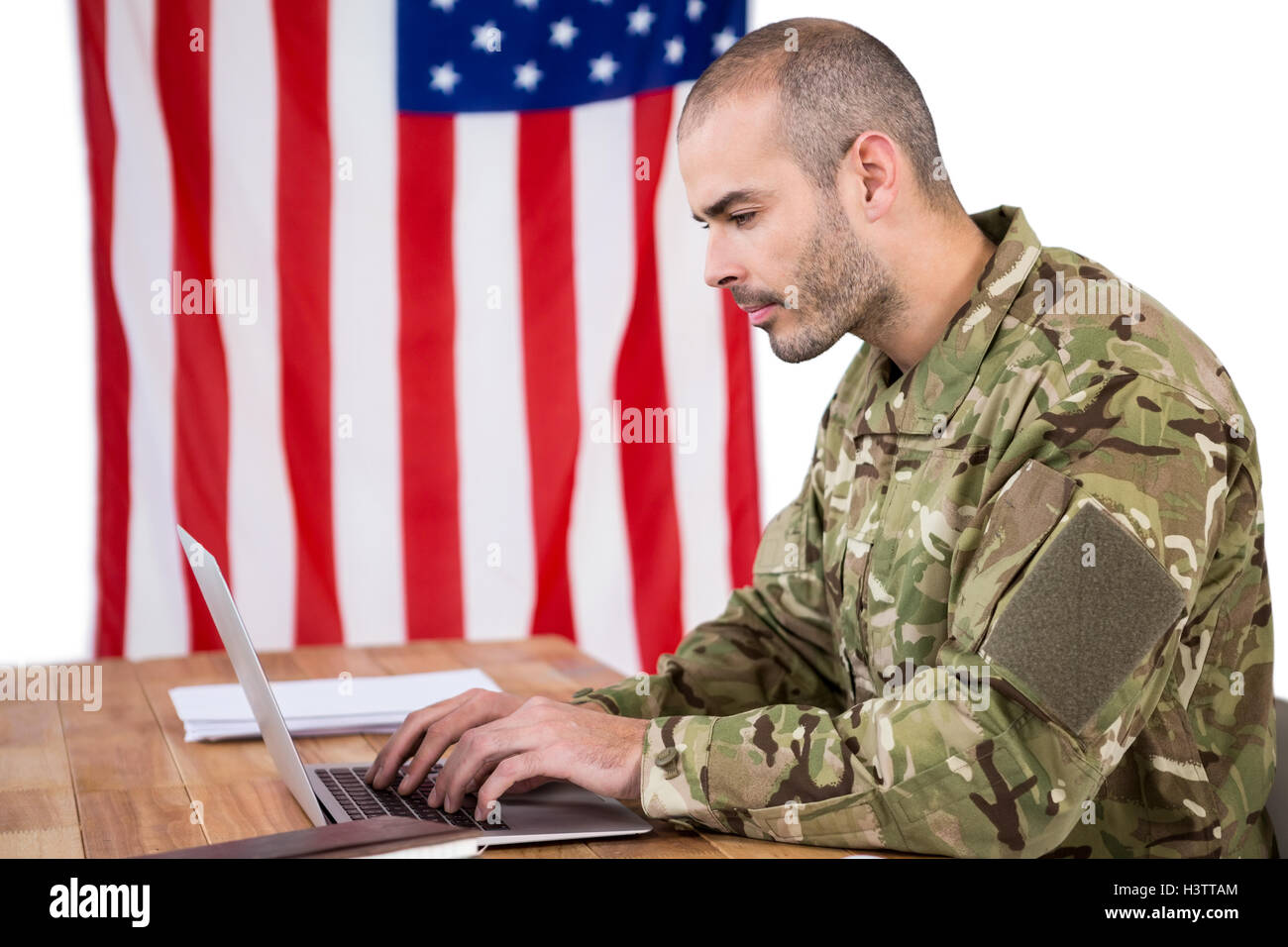 Soldier laptop computer hi-res stock photography and images - Alamy