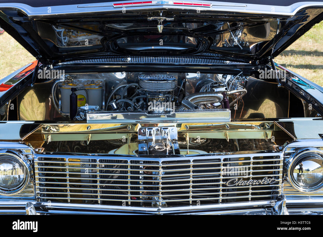 Car bonnet open hi-res stock photography and images - Alamy