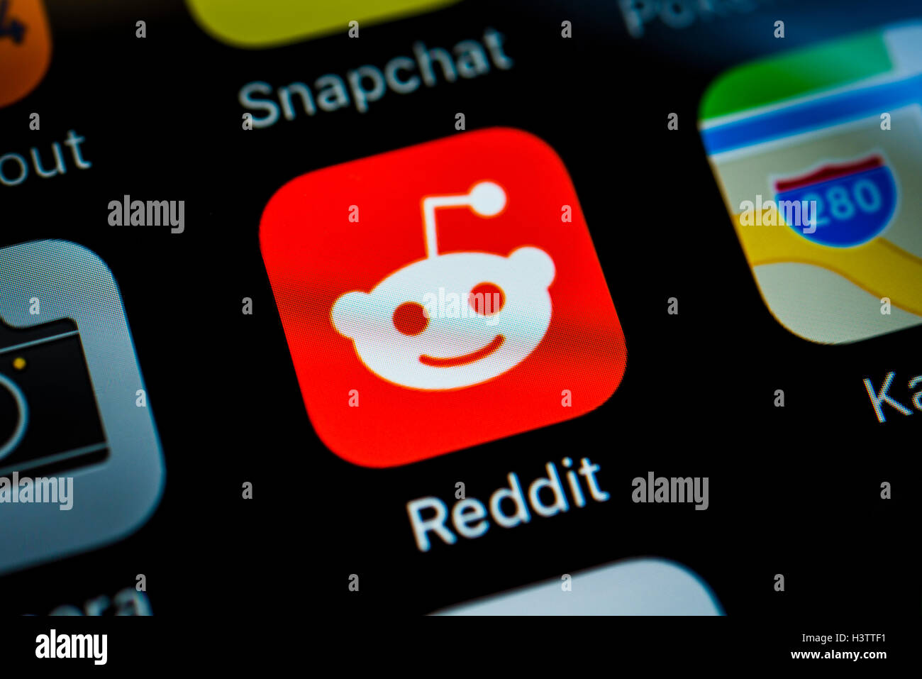 Smartphone screen with Redditt icon in detail Stock Photo - Alamy