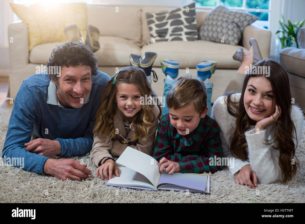 Family reading a book Stock Photo - Alamy