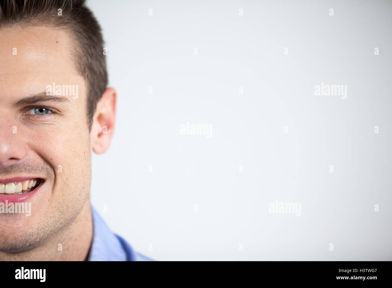 Man wearing contact lens Stock Photo - Alamy