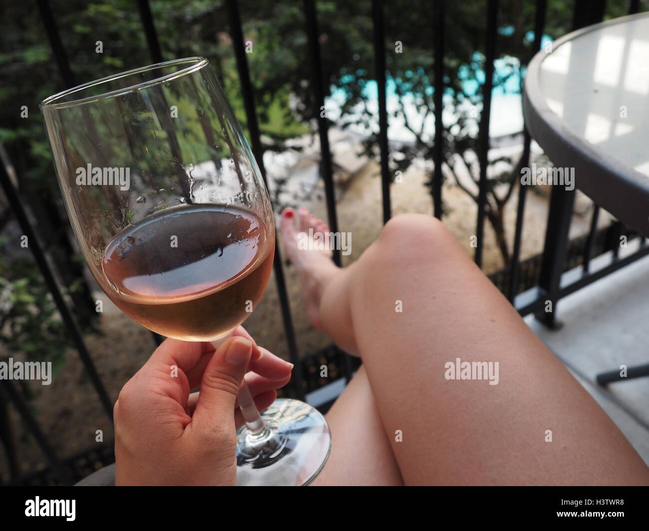 Rose wine swimming pool hi-res stock photography and images - Alamy