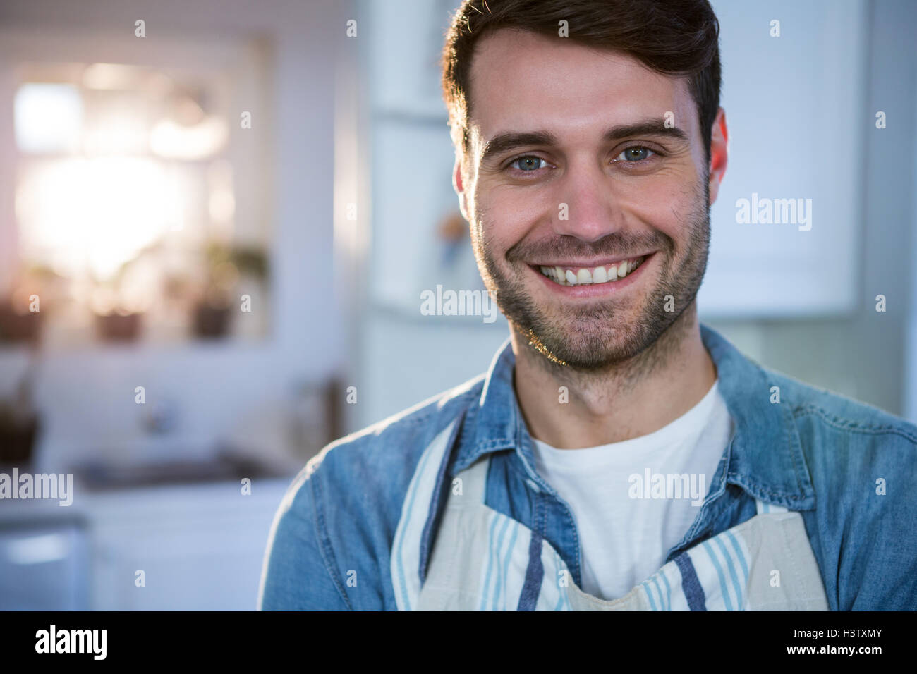 Man standing in the kitchen Stock Photo - Alamy