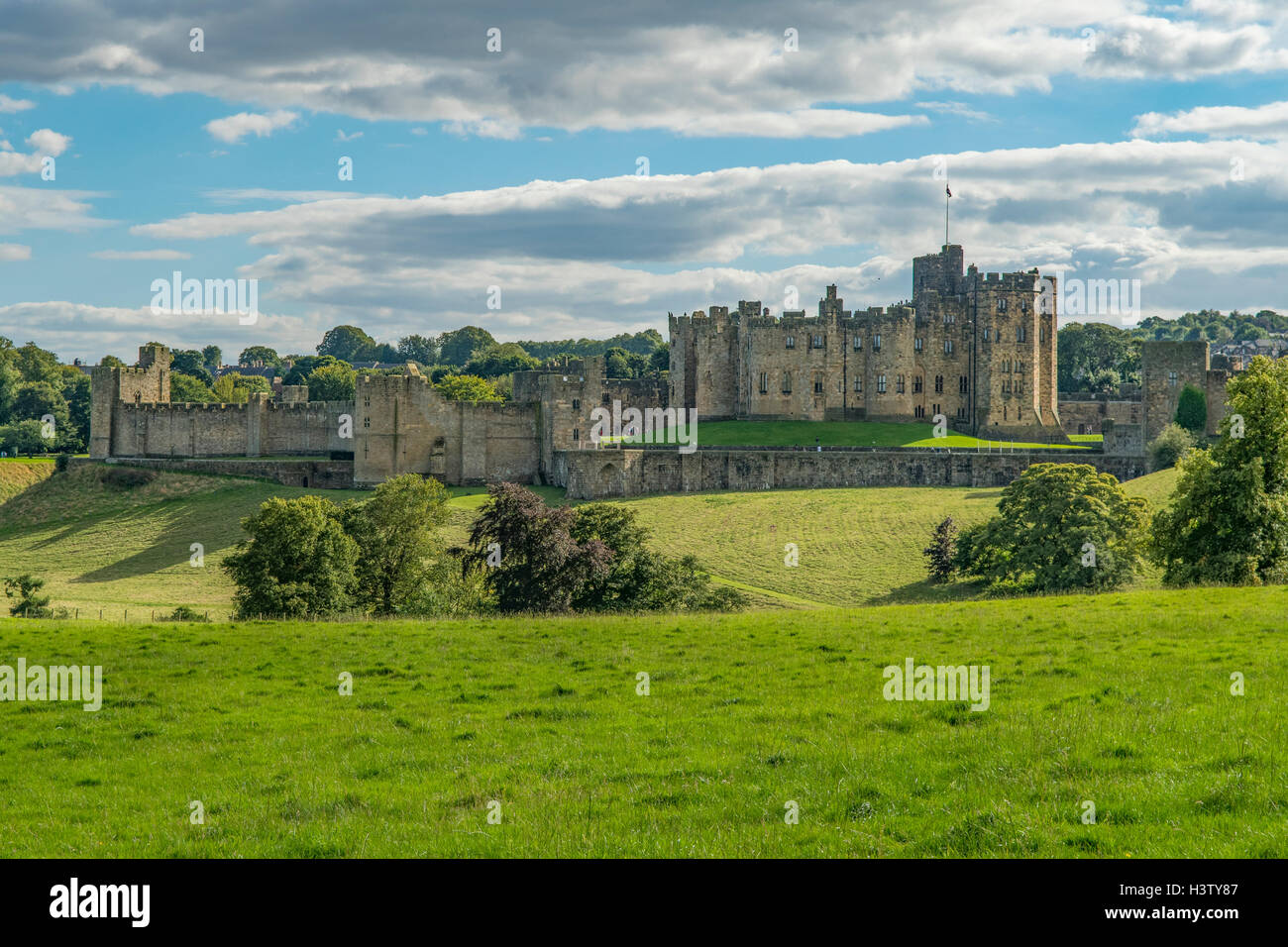 Alnwick Castle, Northumberland, England Stock Photo - Alamy