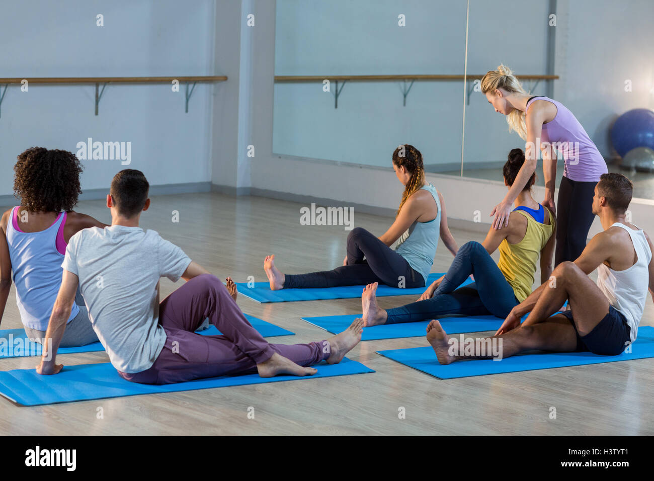 Correct pose hi-res stock photography and images - Alamy