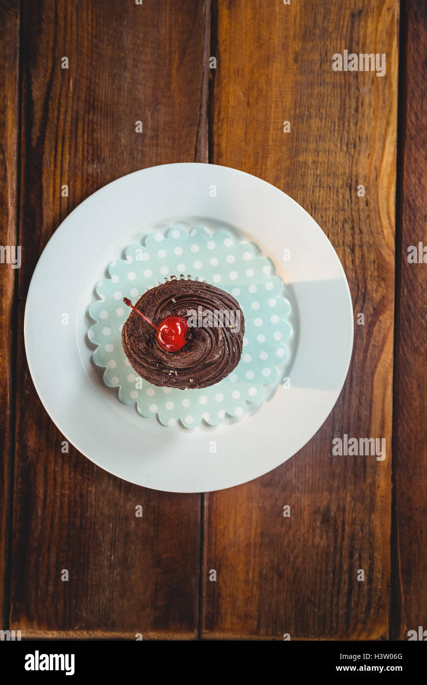 cupcake on plate Stock Photo - Alamy