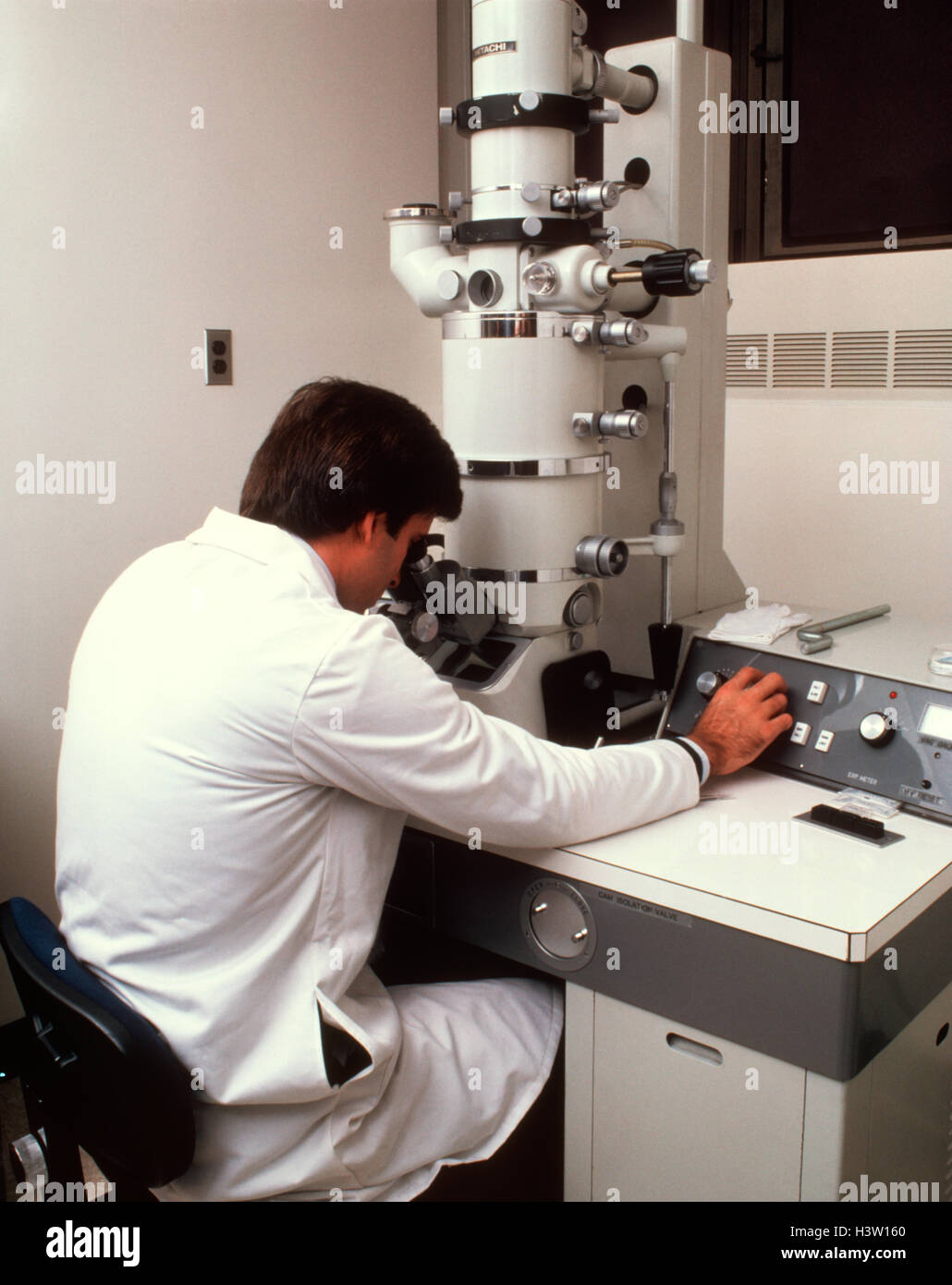 1980s lab technician hi-res stock photography and images - Alamy