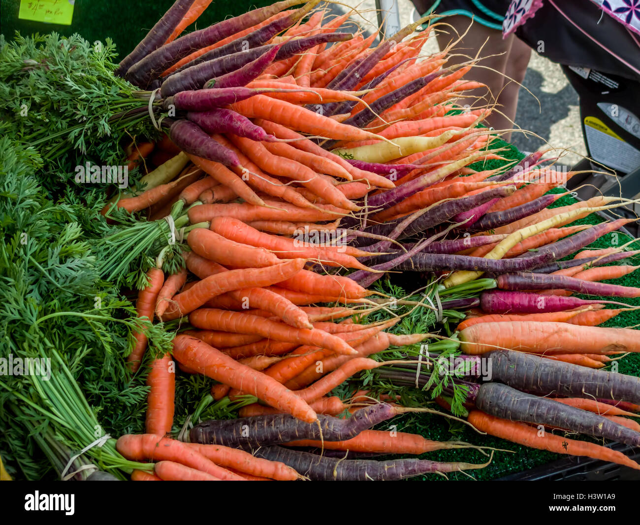 Carrots for sale at an outdoor market Stock Photo - Alamy