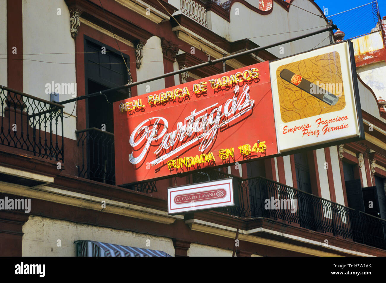 Cigar store sign hi-res stock photography and images - Alamy