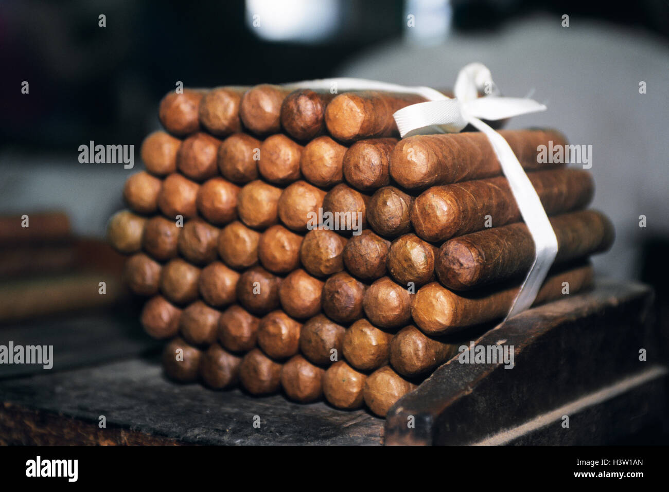 2000s BUNDLE OF CIGARS PARTAGAS CIGAR FACTORY HAVANA CUBA Stock Photo ...