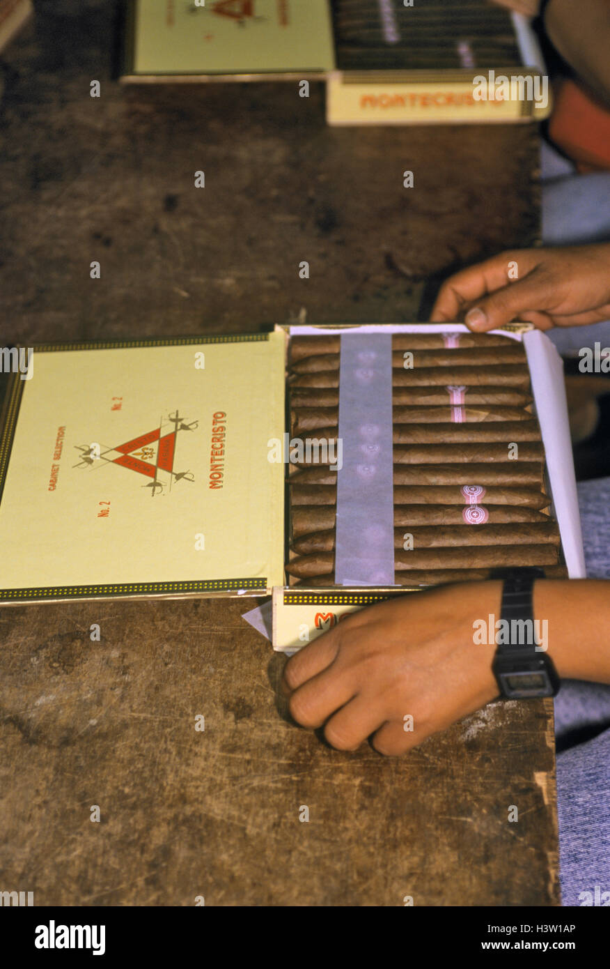 Packing cigars hi-res stock photography and images - Alamy