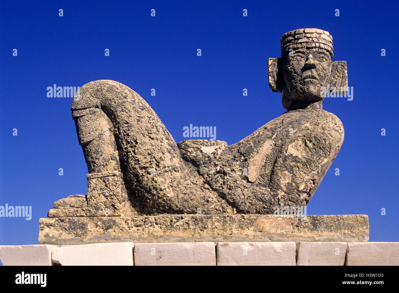 Chac mool figure hi-res stock photography and images - Alamy