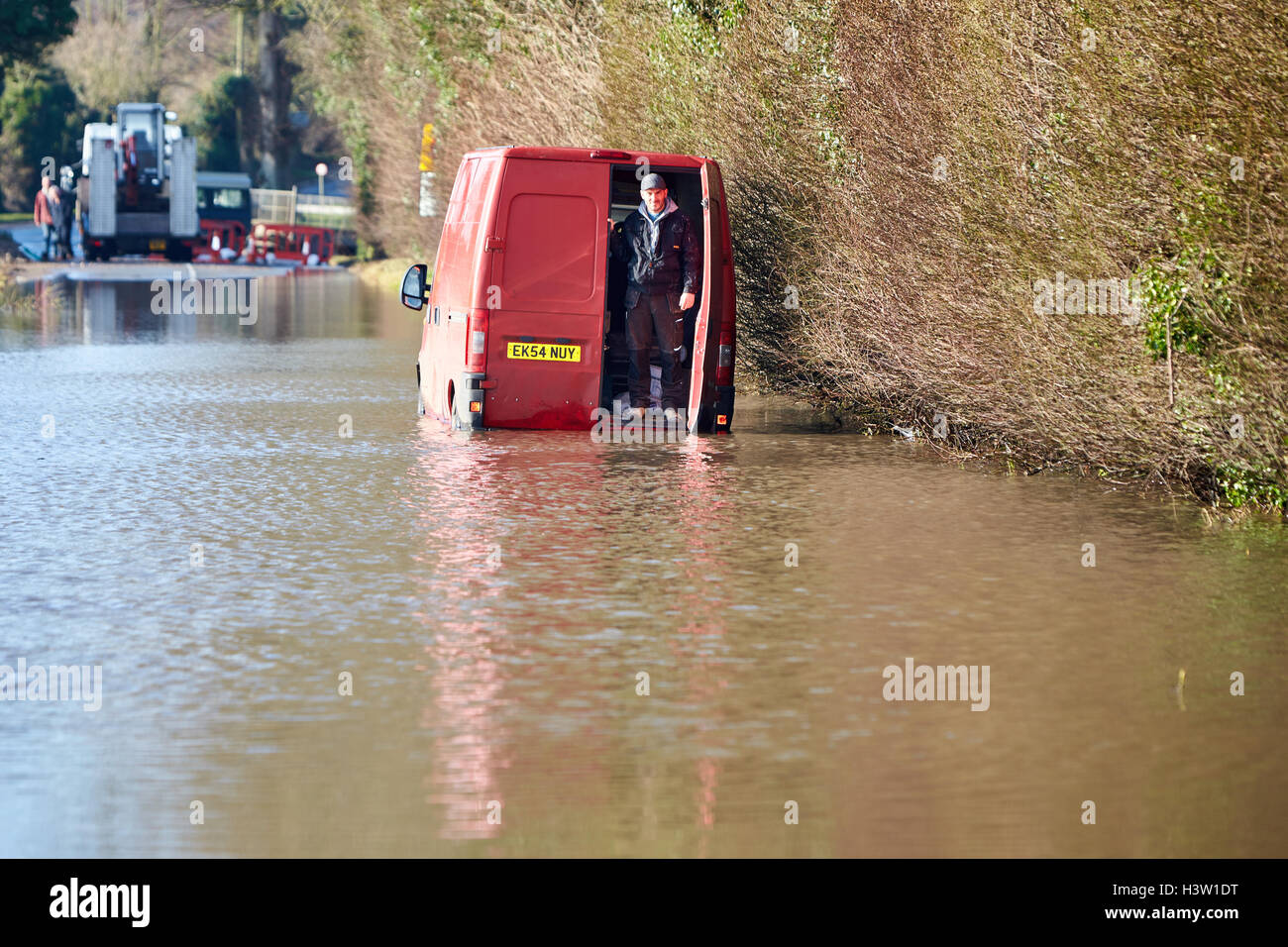 Van in flood water hi-res stock photography and images - Alamy