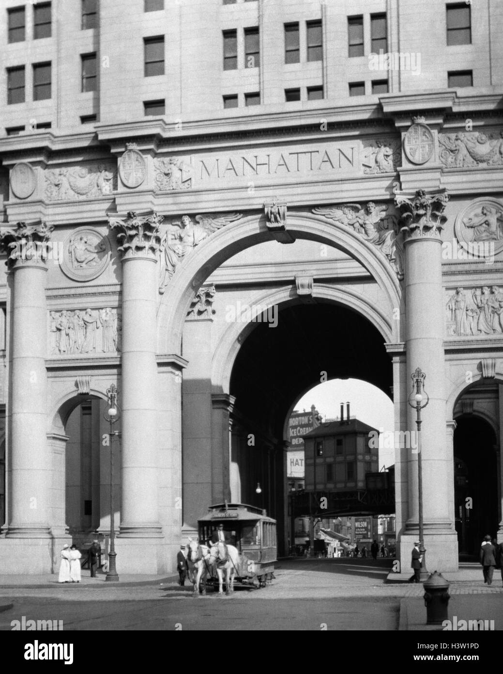 1900s new york man Black and White Stock Photos & Images - Alamy