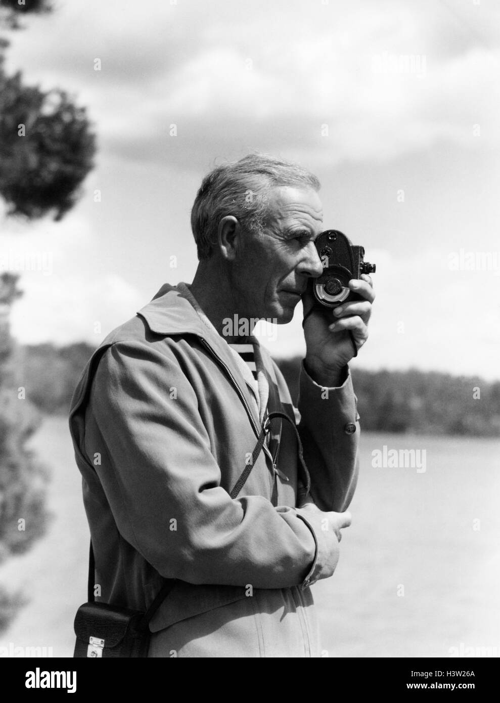 Man with a movie camera hi-res stock photography and images - Alamy