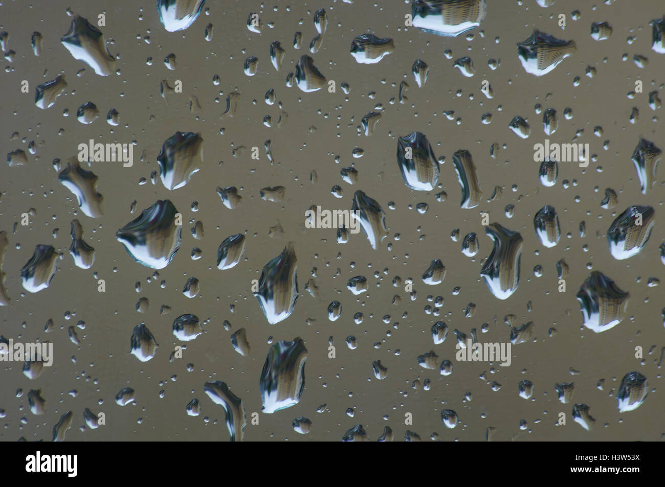 Raindrop refraction hi-res stock photography and images - Alamy