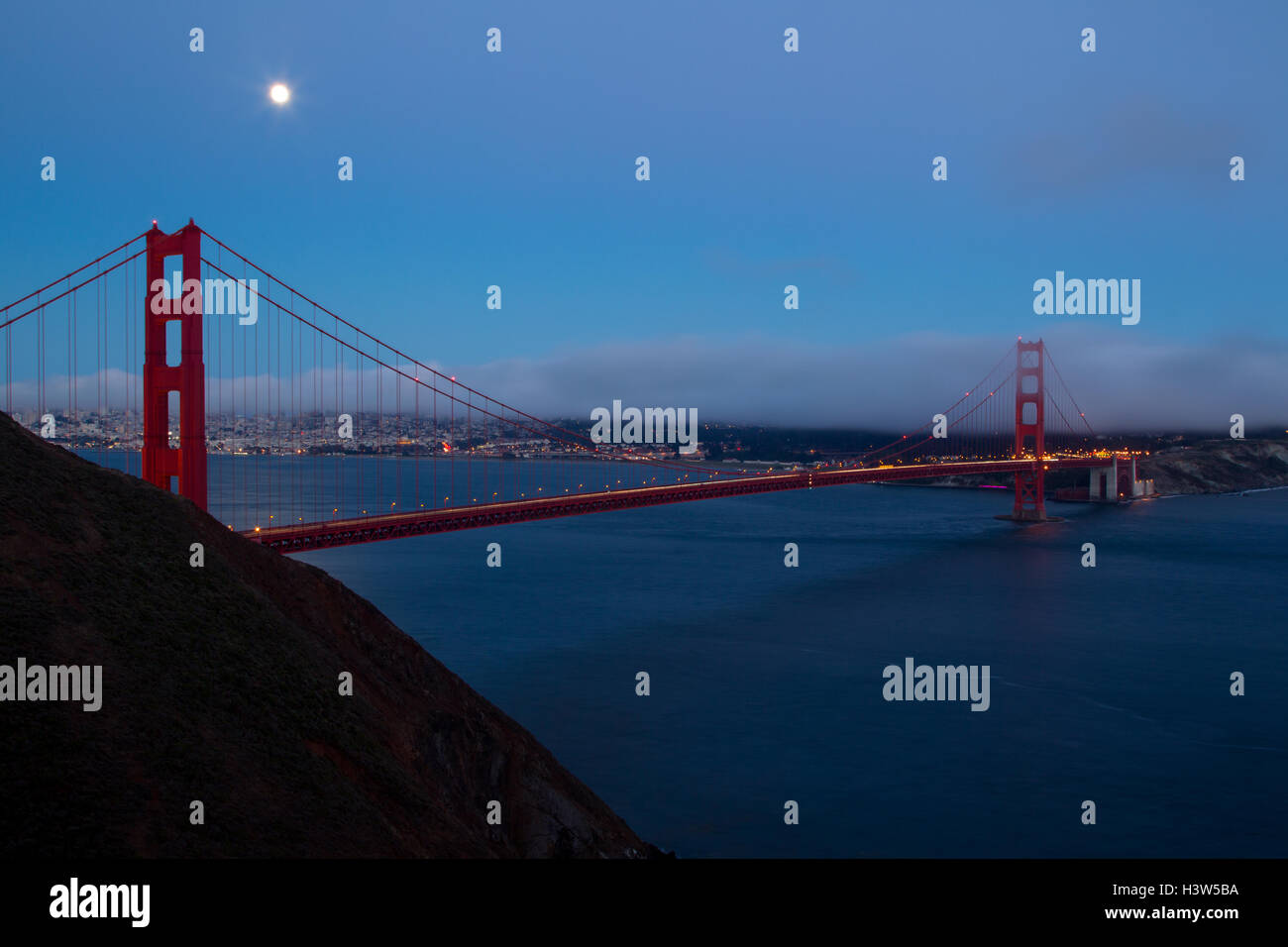 Moon gate bridge hi-res stock photography and images - Alamy