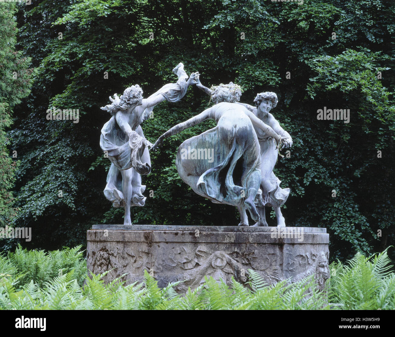 Germany, Mecklenburg, castle slot, park, well, dancing nymphs, Europe ...