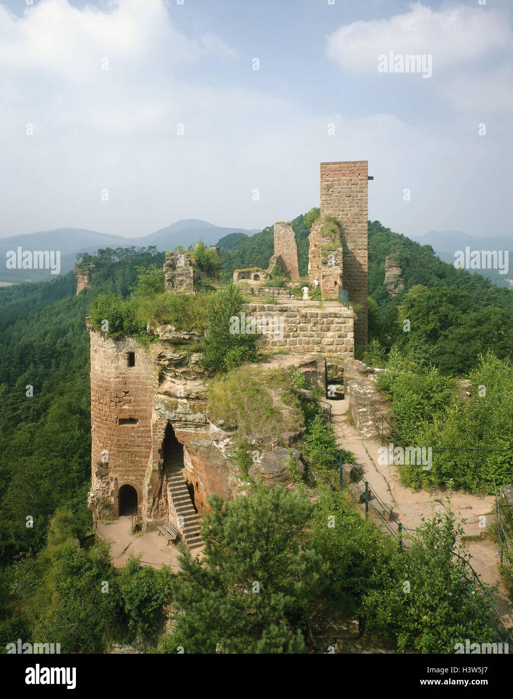 Germany, Rhineland-Palatinate, Dahn, ruins count's final forefather ...