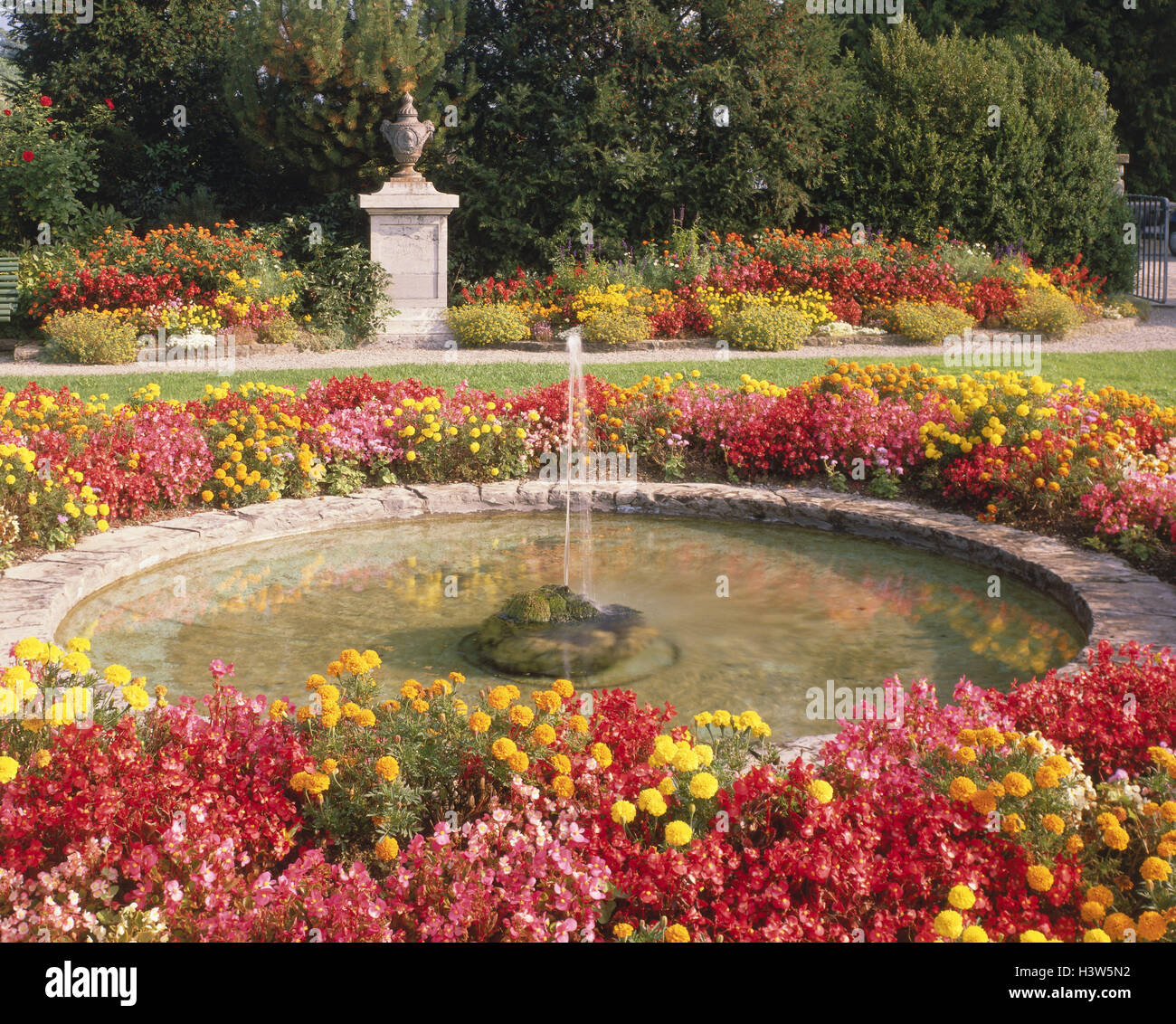 Park scenery with fountain Stock Photo - Alamy