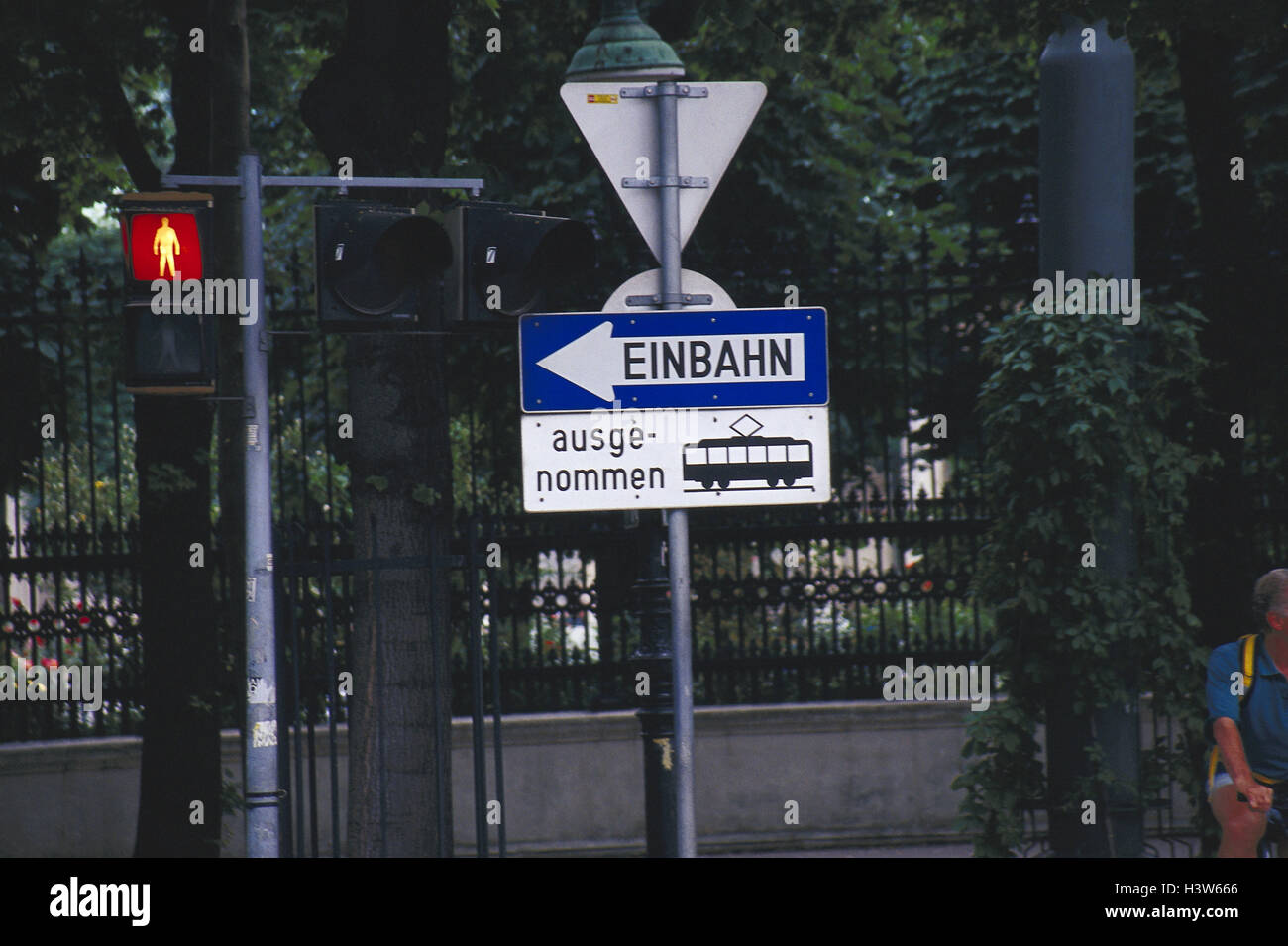 Austria, Vienna, pedestrian crossing light, red, traffic signs, Einbahn ...