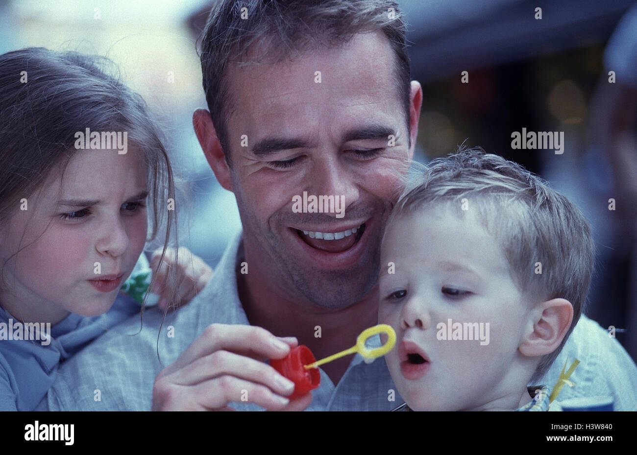 Father, children, soap bubbles, portrait, outside, child, subsidiary ...