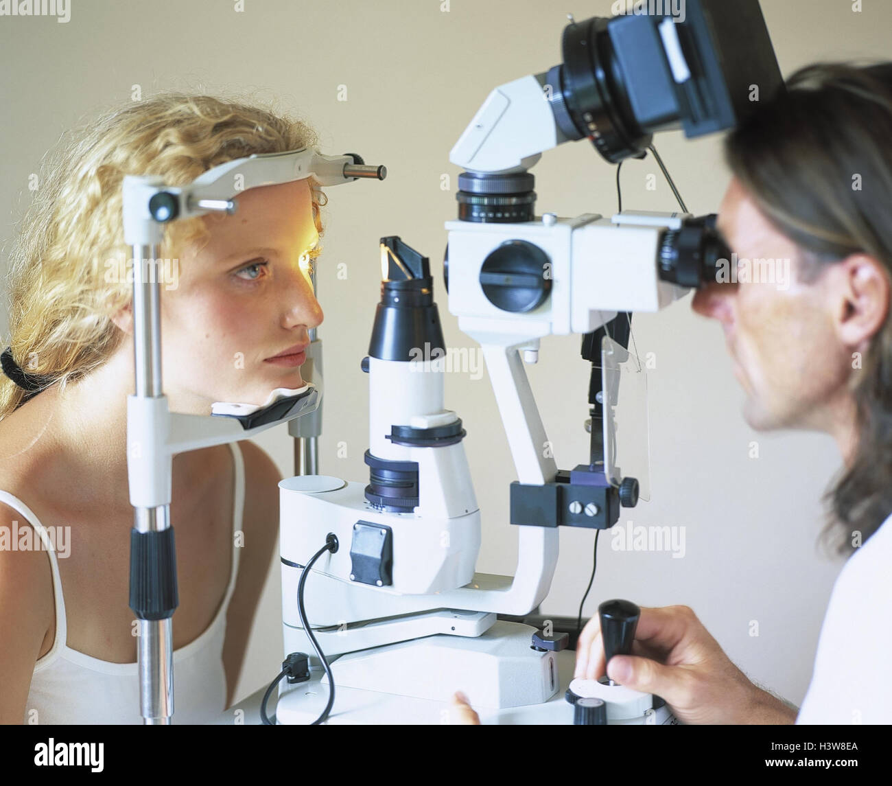 Non-medical practitioner, photo-crack lamp, woman, iris diagnostic ...