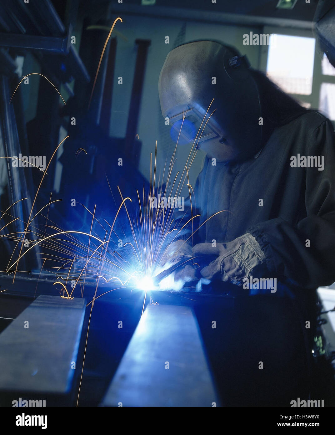 Woman welder hi-res stock photography and images - Alamy