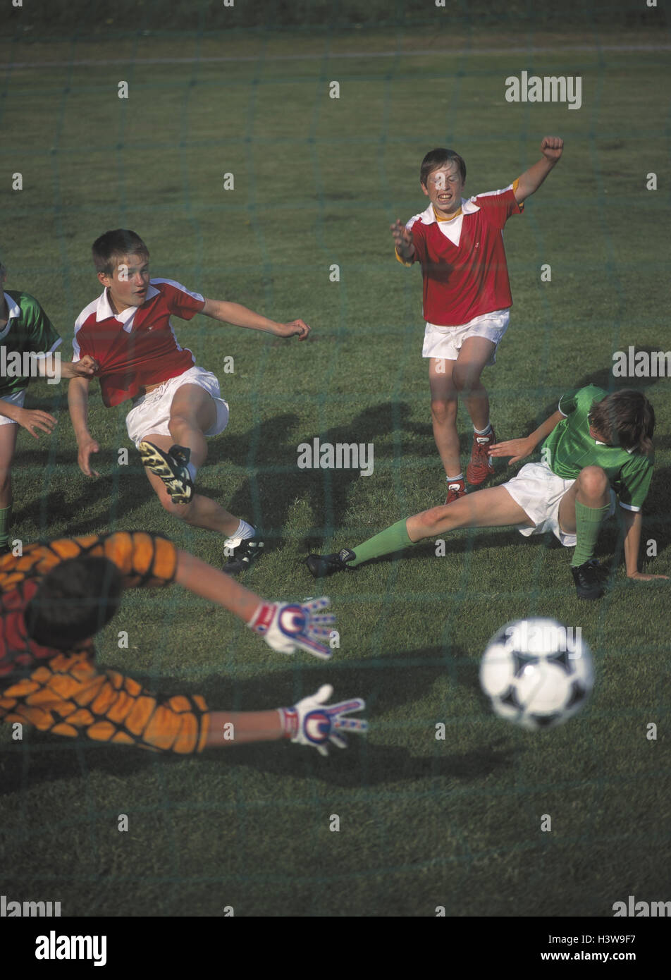Football, youth team, game scene, sport, team sport, children, boys ...