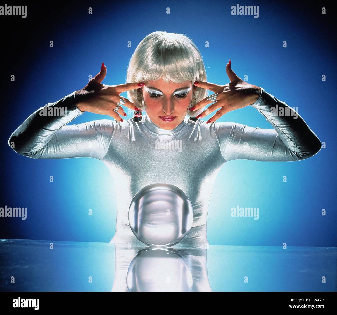 Silver wig hi-res stock photography and images - Alamy