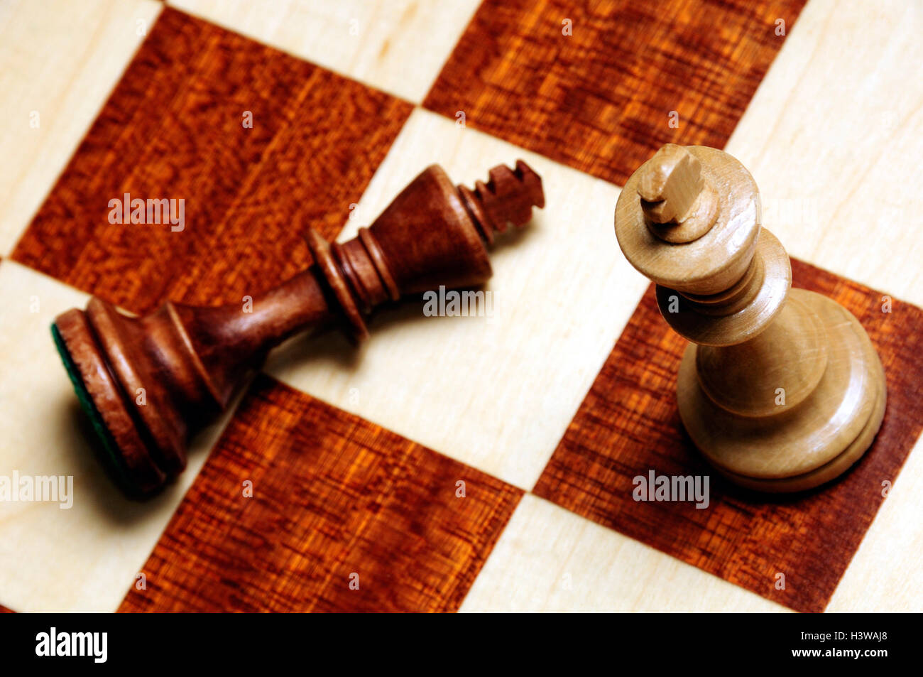 Checkmate chess hi-res stock photography and images - Alamy