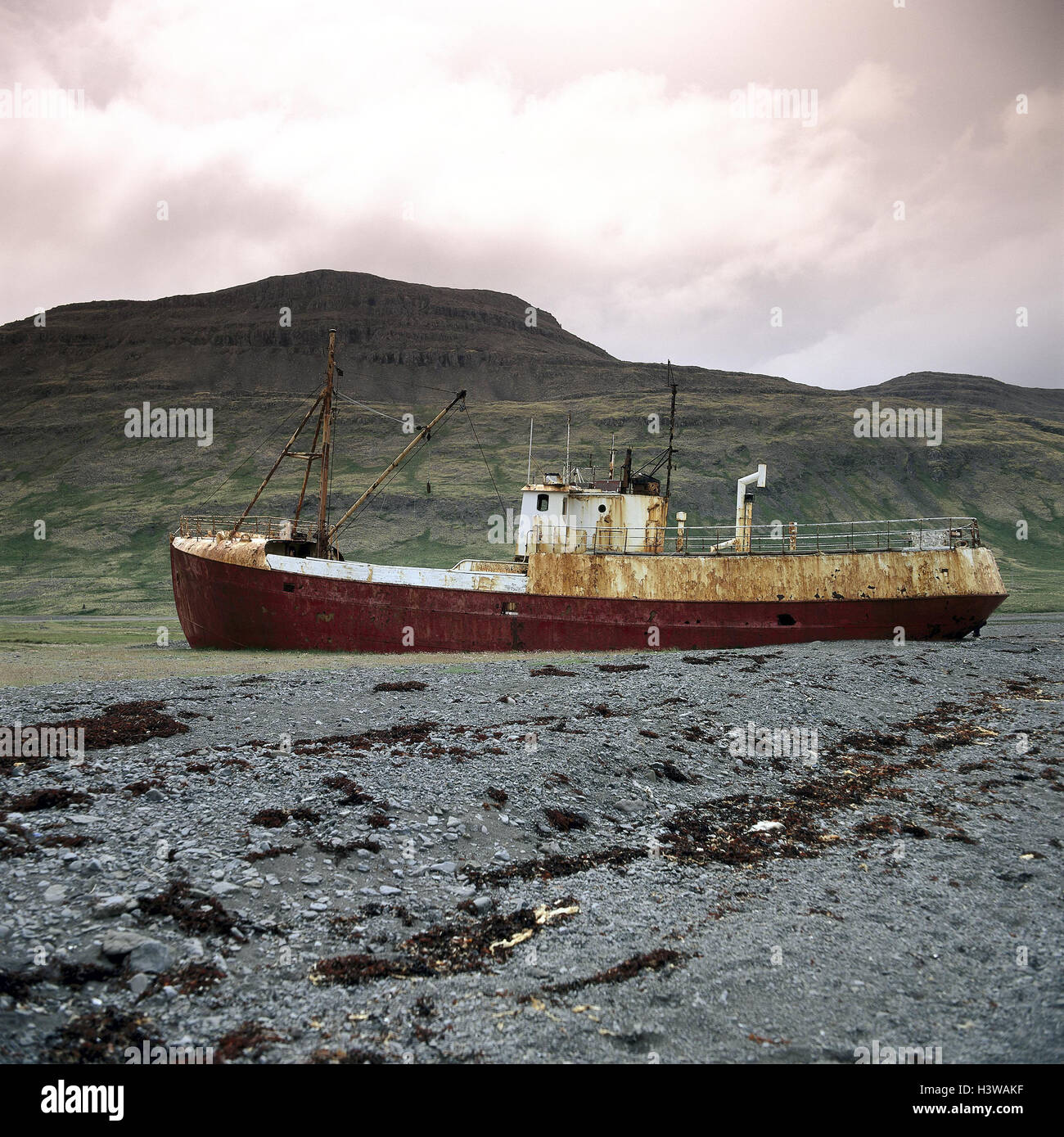 Metal from ship wreck hi-res stock photography and images - Alamy
