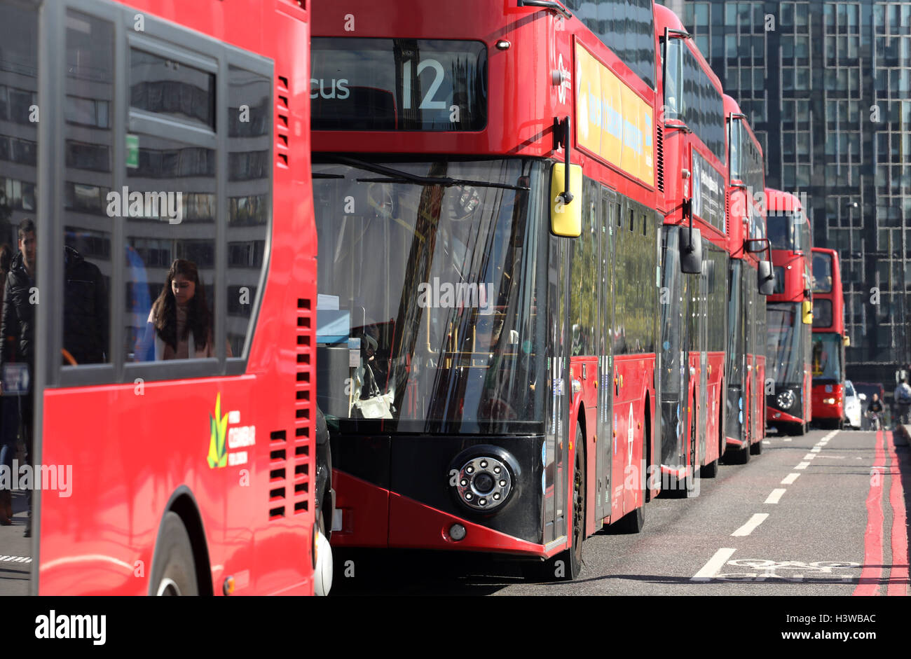 Queue of buses hi-res stock photography and images - Alamy