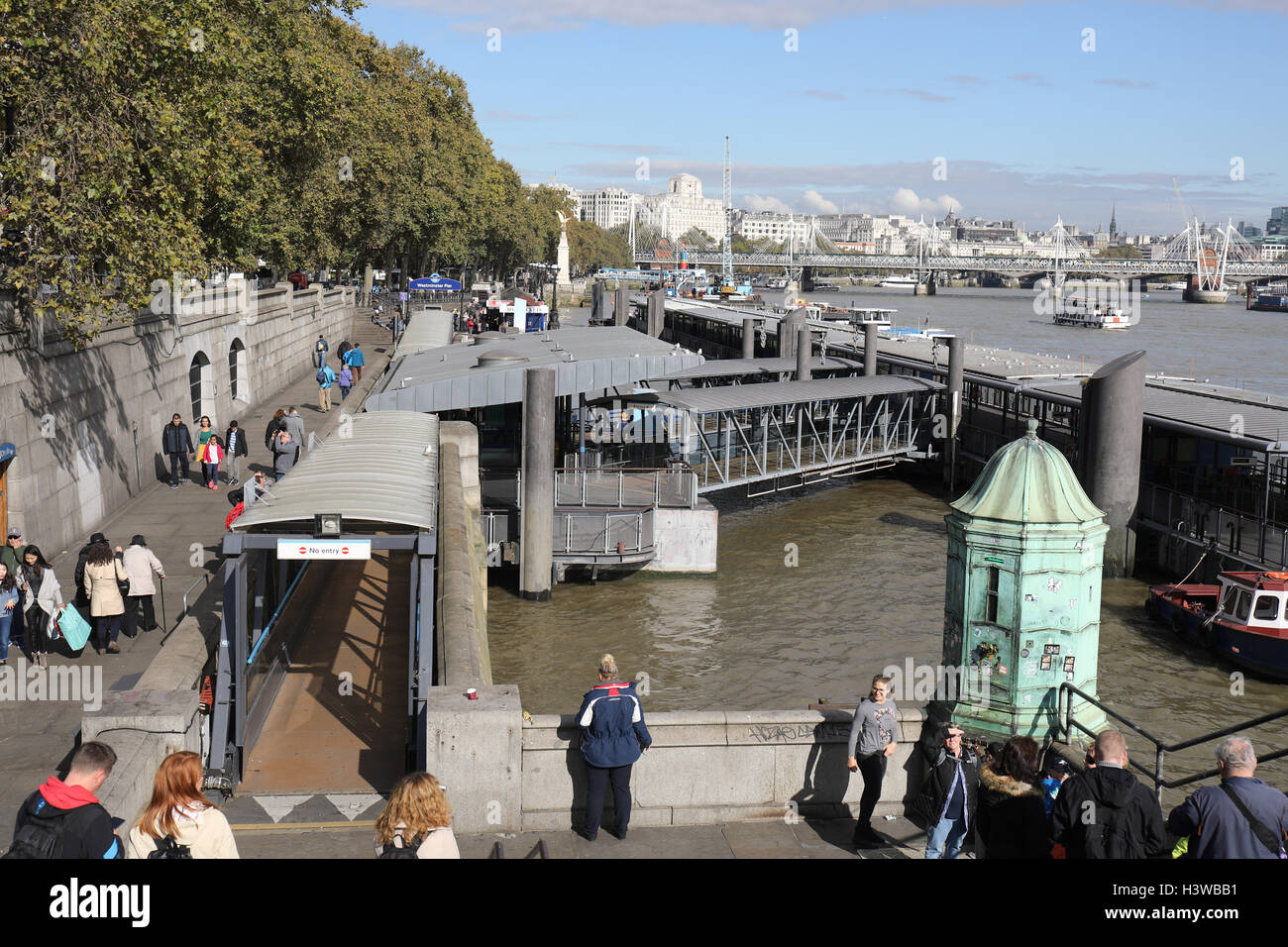 Westminster Pier jetty Thames river Stock Photo - Alamy