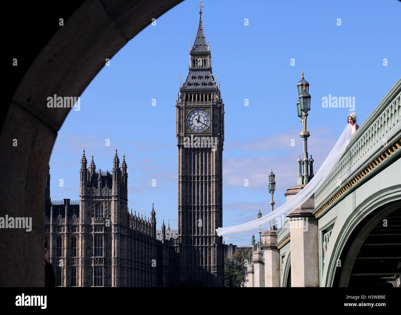 Chinese wedding bride pose Westminster Big Ben Stock Photo - Alamy