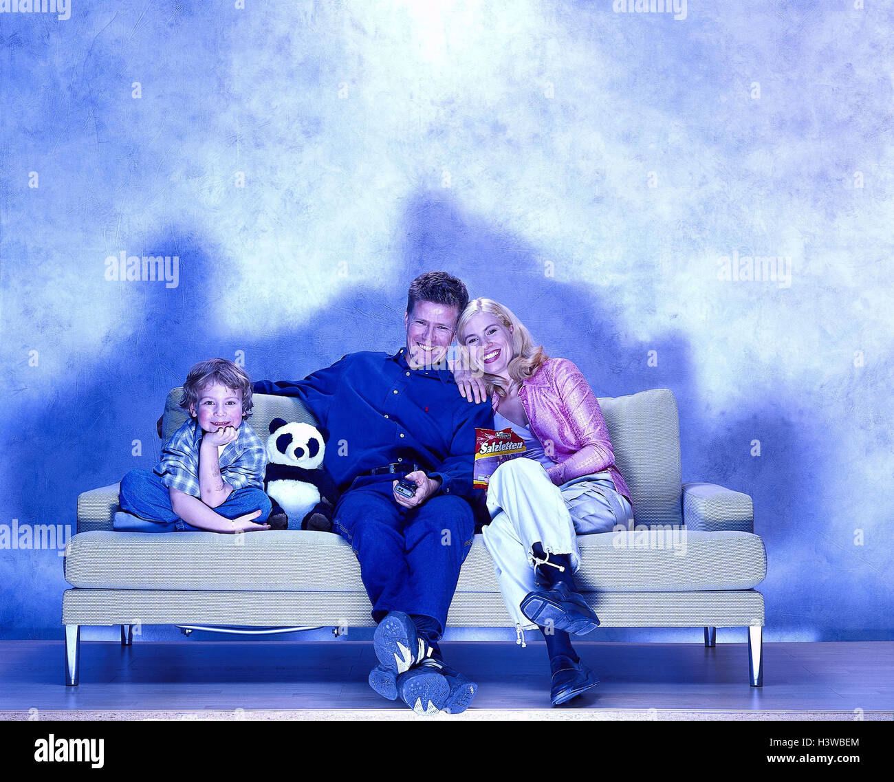 Family couch tv hi-res stock photography and images - Alamy