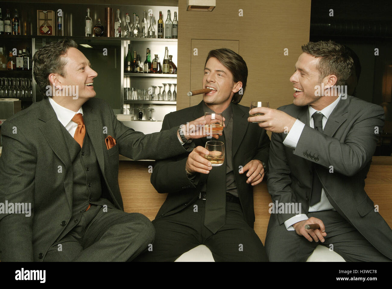 Cash, counter, business people, cigars smoke, whisky, drink, business ...