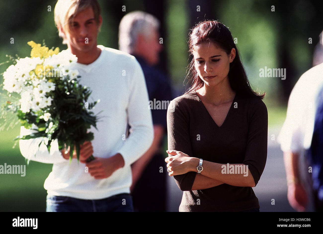 Park, couple, young, man, bouquet, Excuse me, woman, view, seriously ...