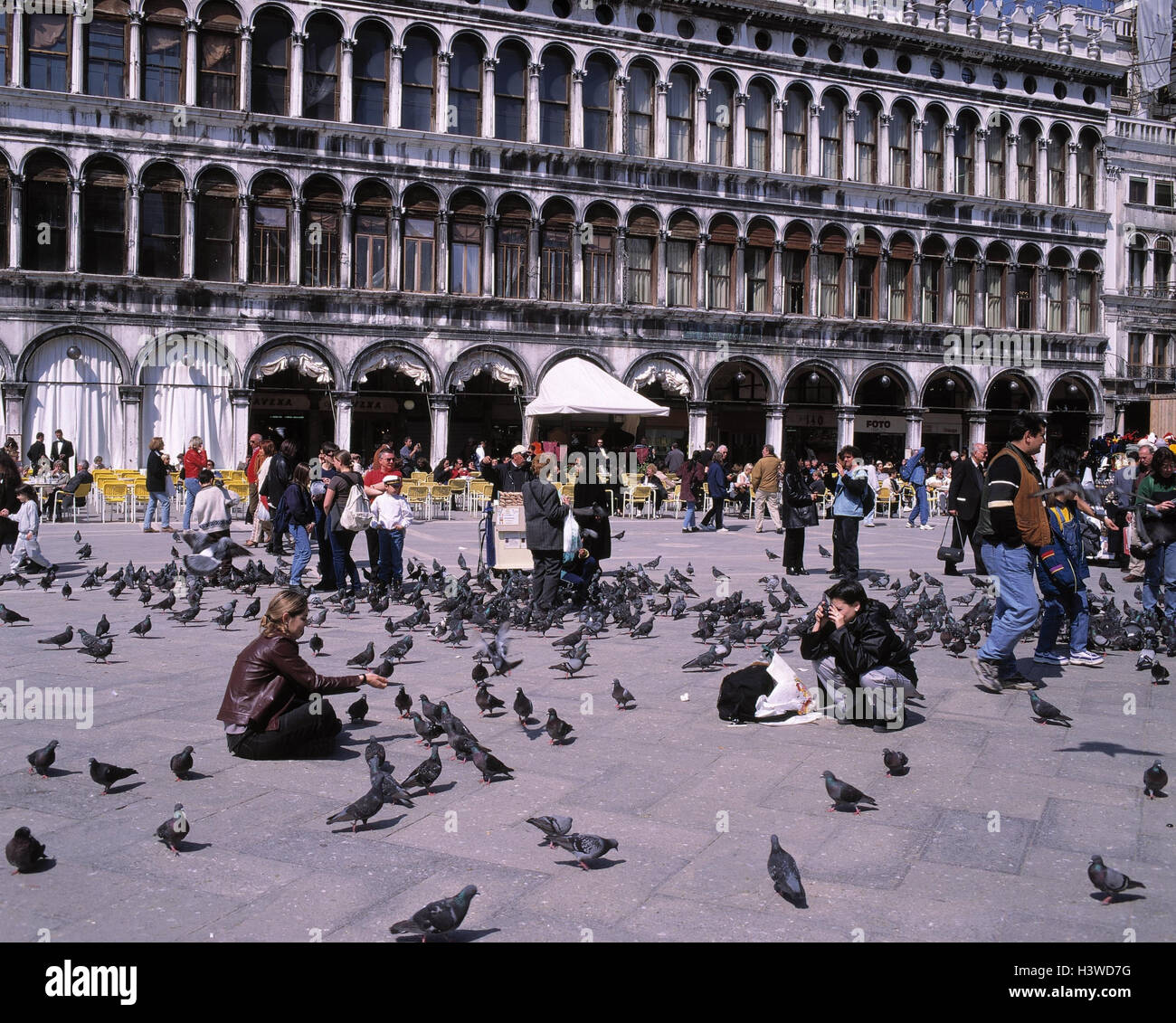 Italy, Venice, St. Mark's Square, tourist, pigeons, lagoon town, town ...