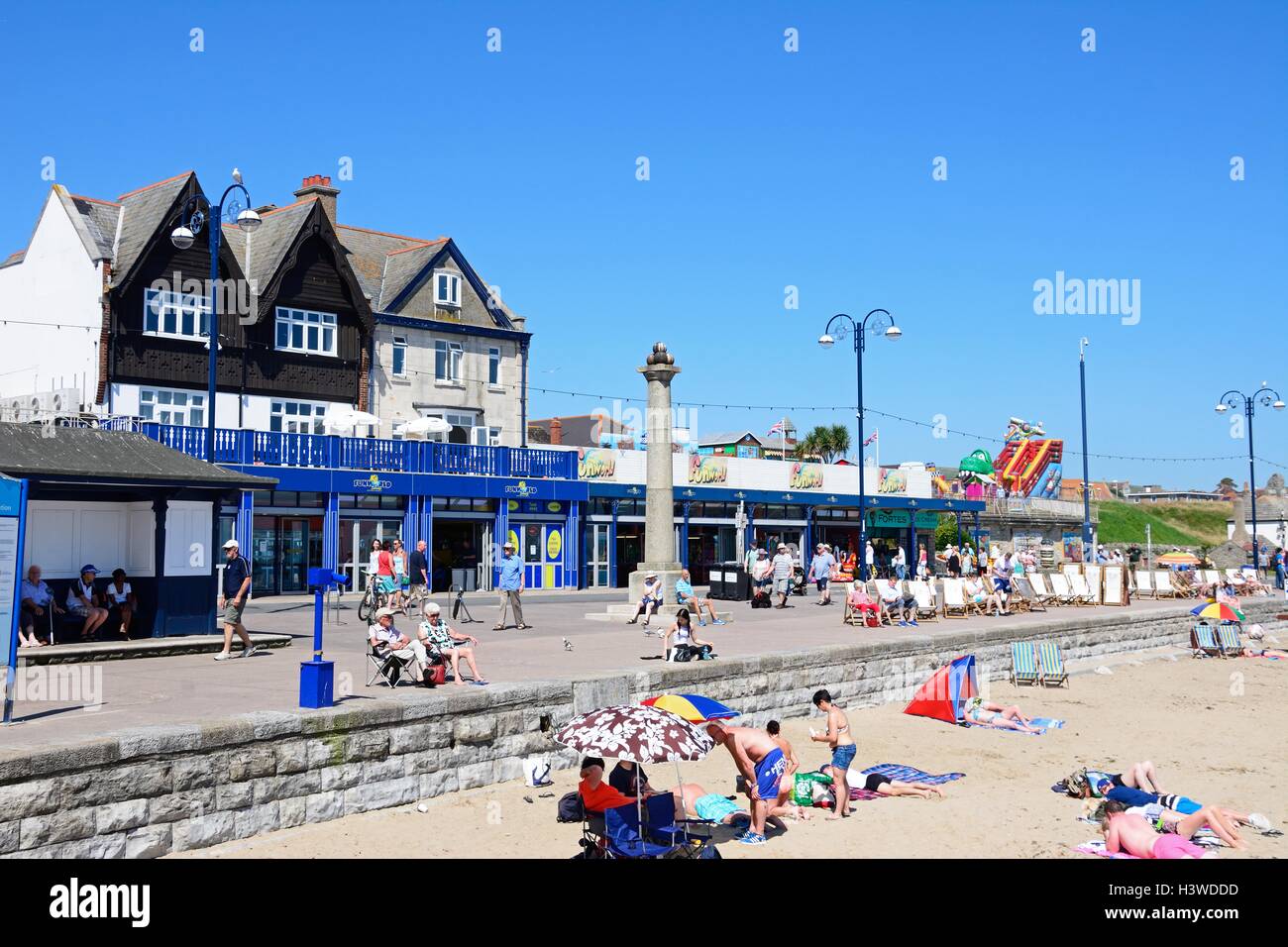 Swanage summer arcade hi-res stock photography and images - Alamy