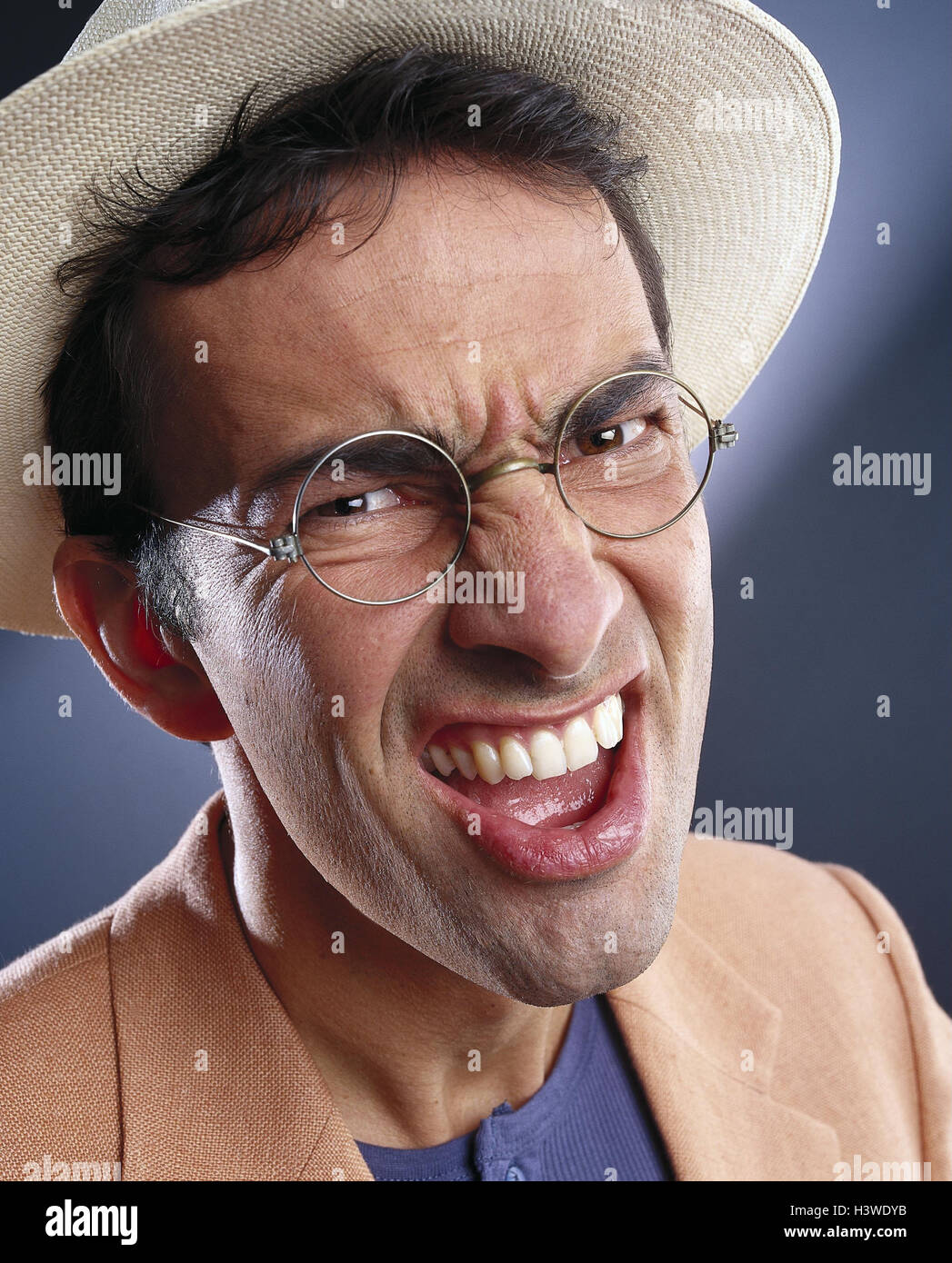 Man, straw hat and glasses, facial play, portrait, mb 146 A4 Stock ...