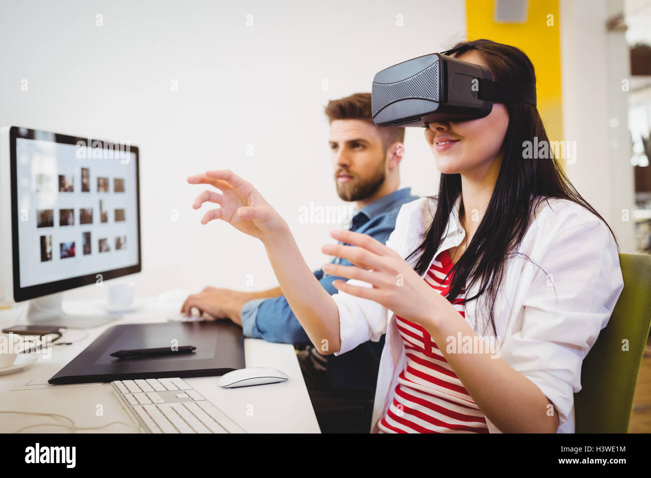 Augmented reality screen people hi-res stock photography and images - Alamy