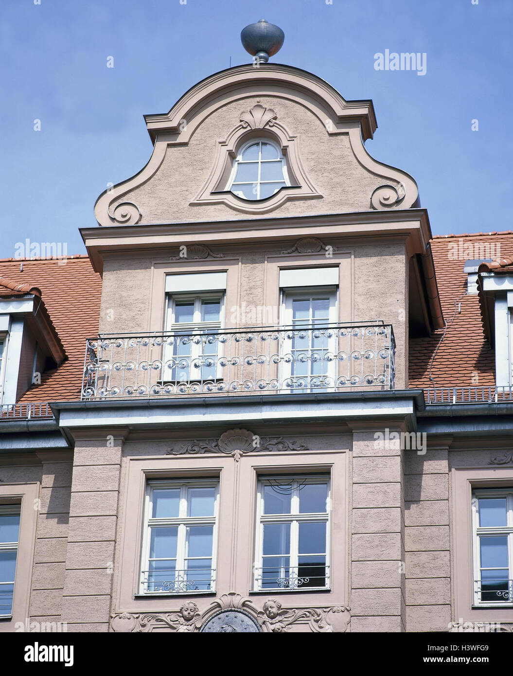 Gable structure hi-res stock photography and images - Alamy