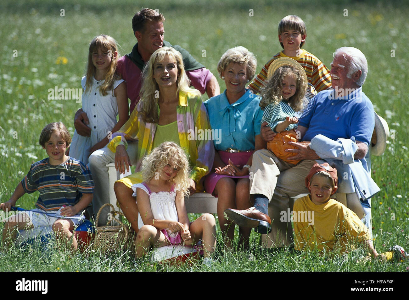 Great family, flower meadow, group picture family, generations ... Great family, flower meadow, group picture family, generations ...
