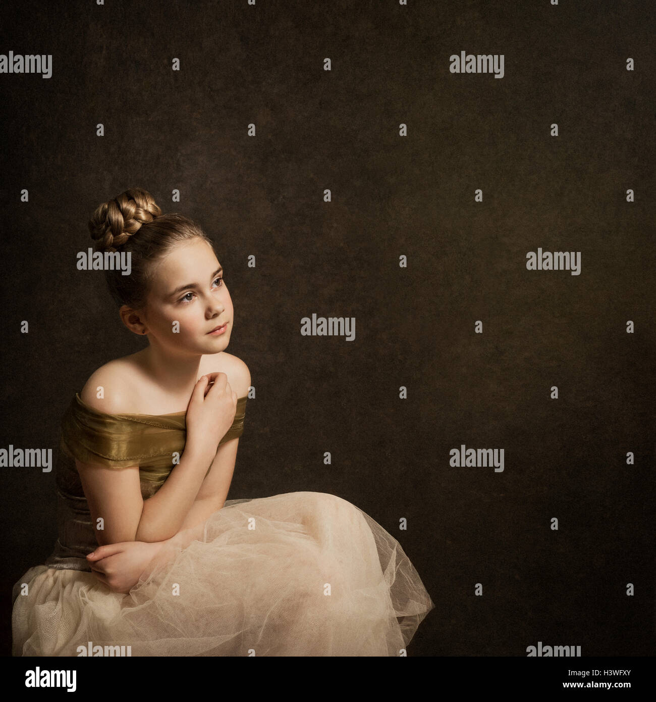 Portrait of girl sitting looking upwards Stock Photo - Alamy