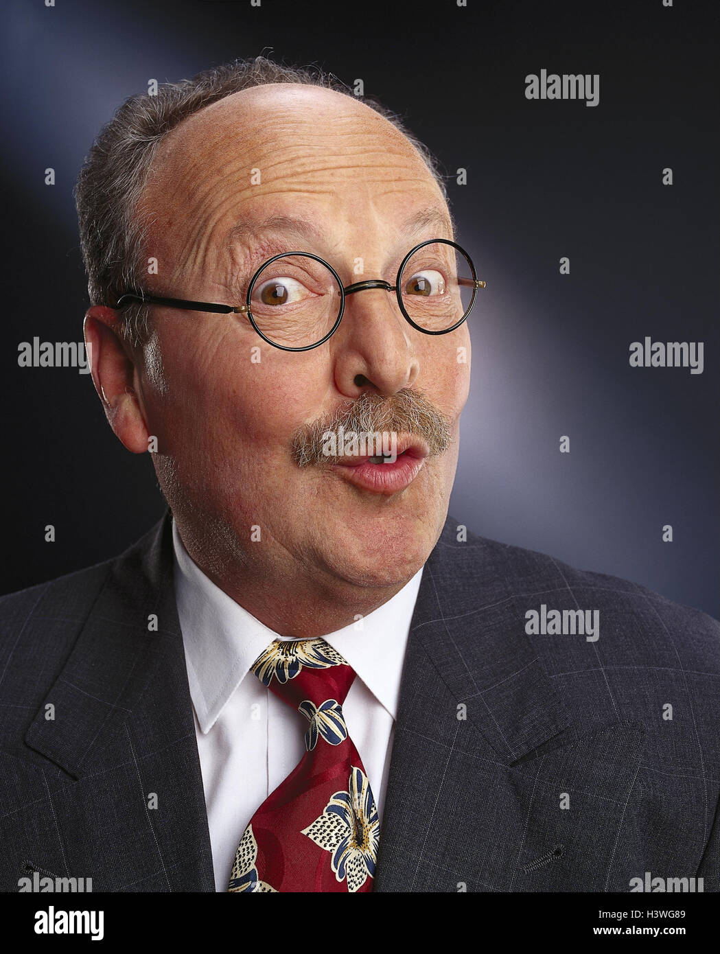 older man, glasses, forehead bald head, facial play, portrait, mb 8 A2 ...