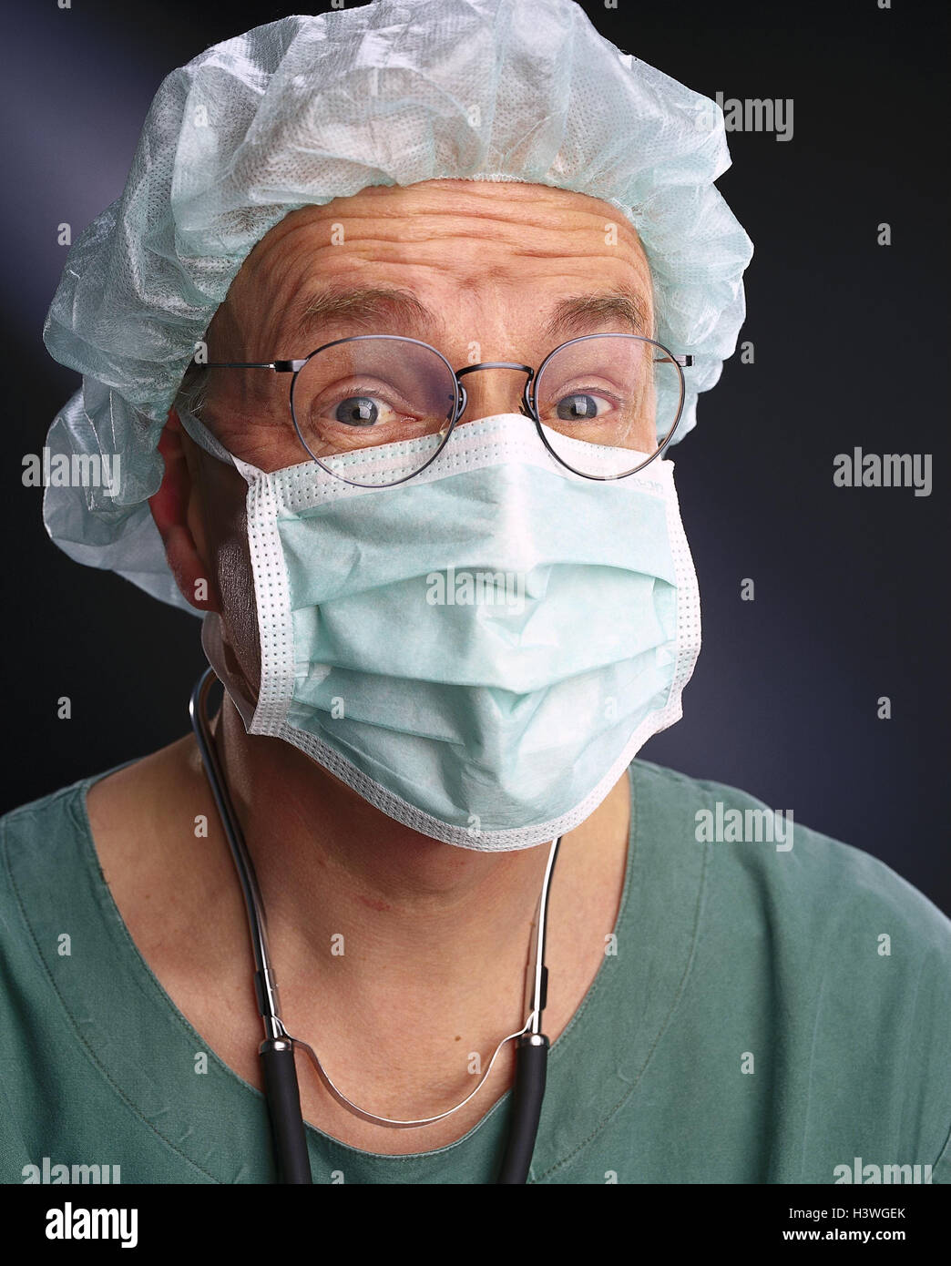 Op. doctor / surgeon, mask, glasses, portrait, mb 14 A8 Stock Photo - Alamy